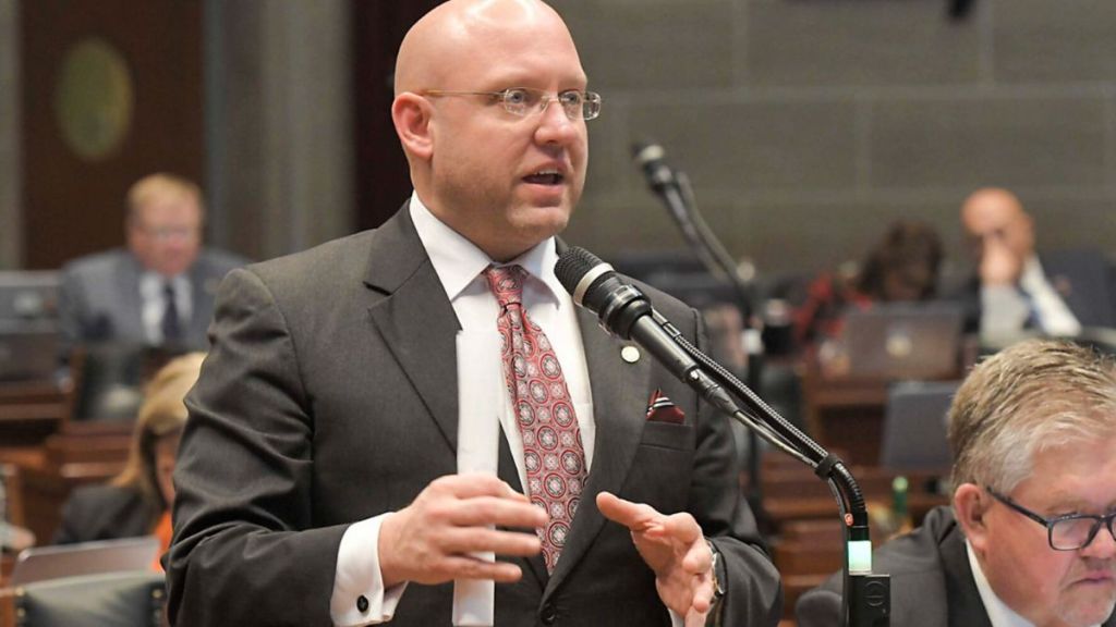 Shackling pregnant women in Missouri jails could soon be illegal