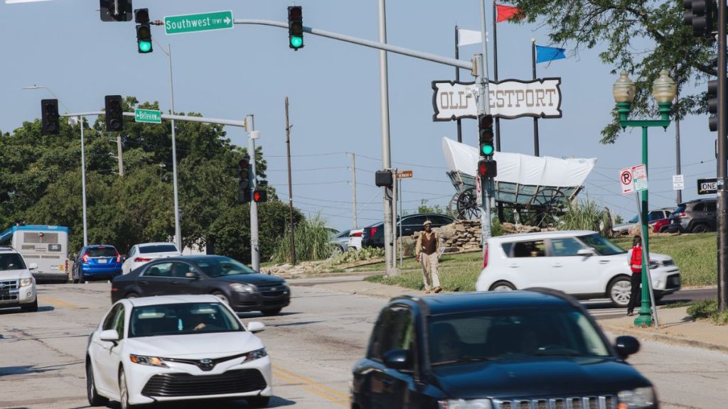 Roundabouts make Kansas City roads less deadly, more confusing